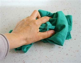 法语助手|法汉-汉法词典 essuyer是什么意思_essuyer的中文解释和发音_essuyer的翻译_essuyer怎么读